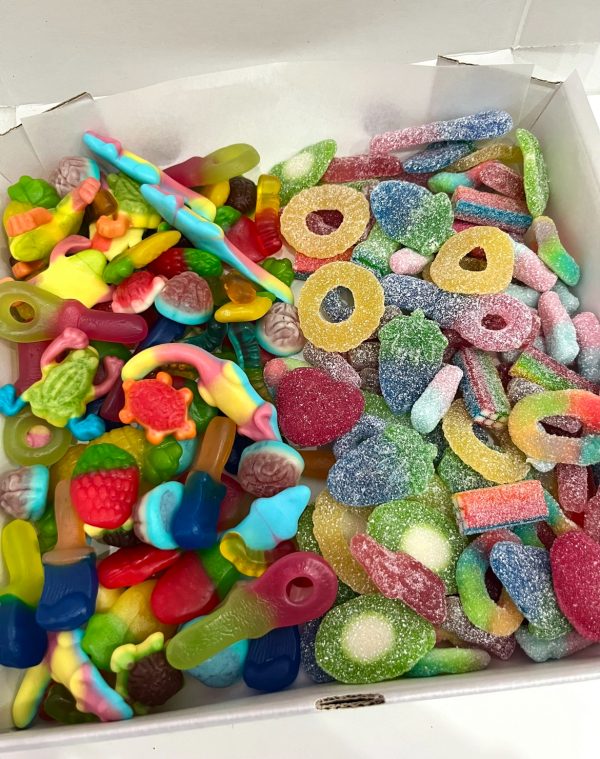 1kg Half Fizzy & Half Gummy Pizza Box – Keeping It Simply Sweet